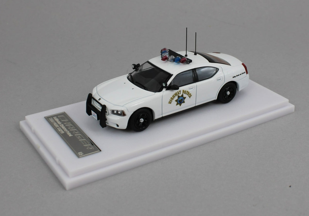 1:64 *ROLLIN DIECAST* Polar Bear #1 CALIFORNIA HIGHWAY PATROL Dodge Ch ...
