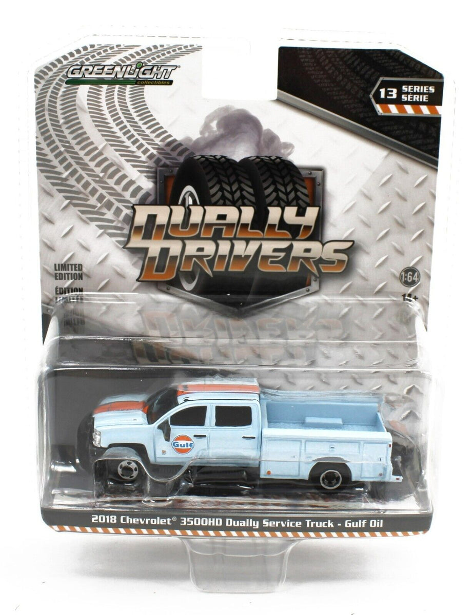 1:64 GreenLight *DUALLY DRIVERS 13* GULF OIL 2018 Silverado Service Tr ...